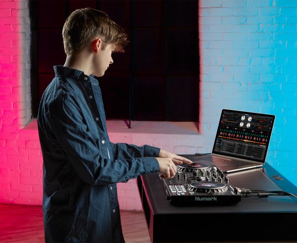 Numark NS4 FX Standalone dj controller