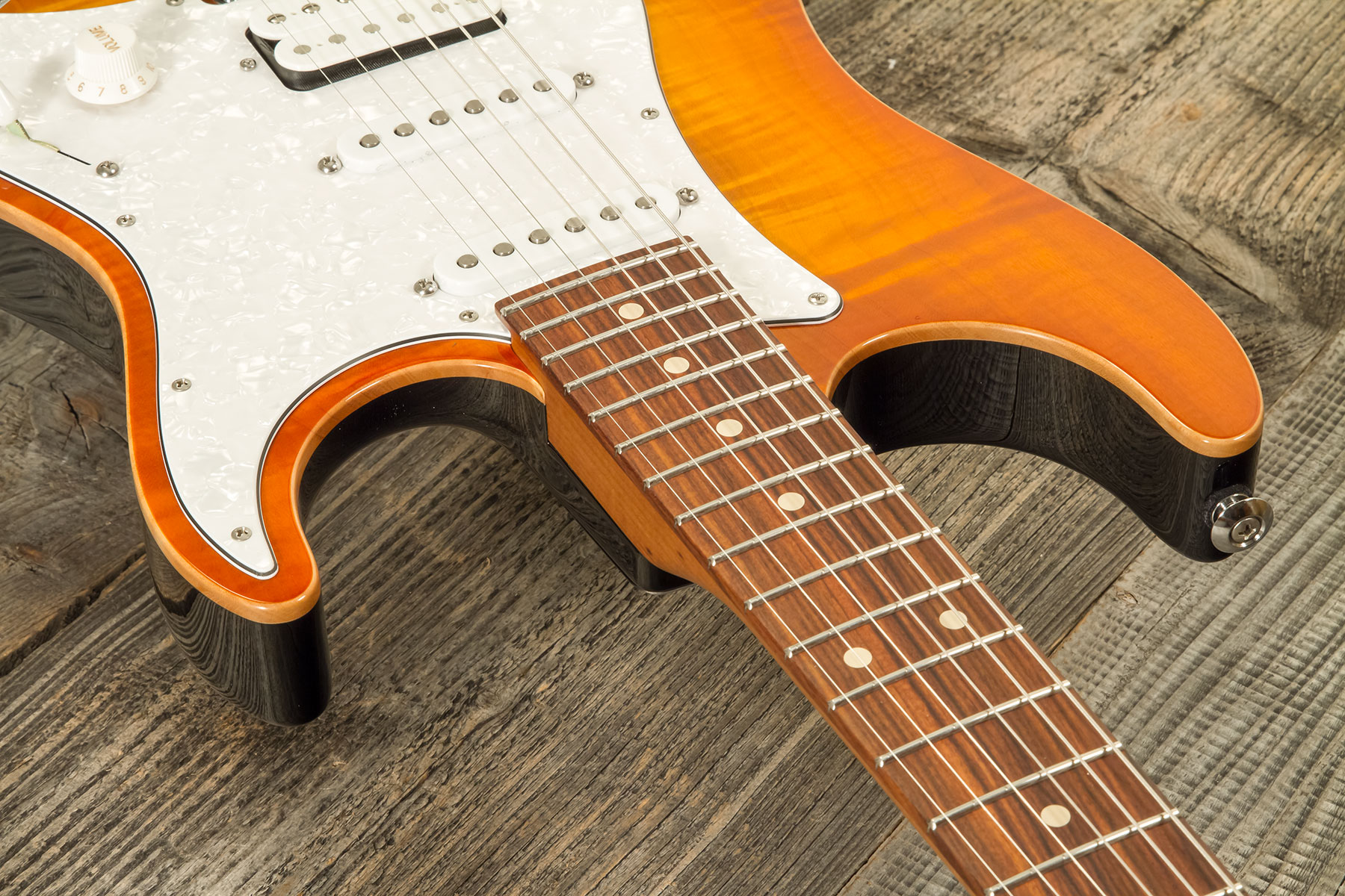 Suhr Standard Plus 01-STP-0052 #75580 - trans honey amber burst Str shape electric guitar