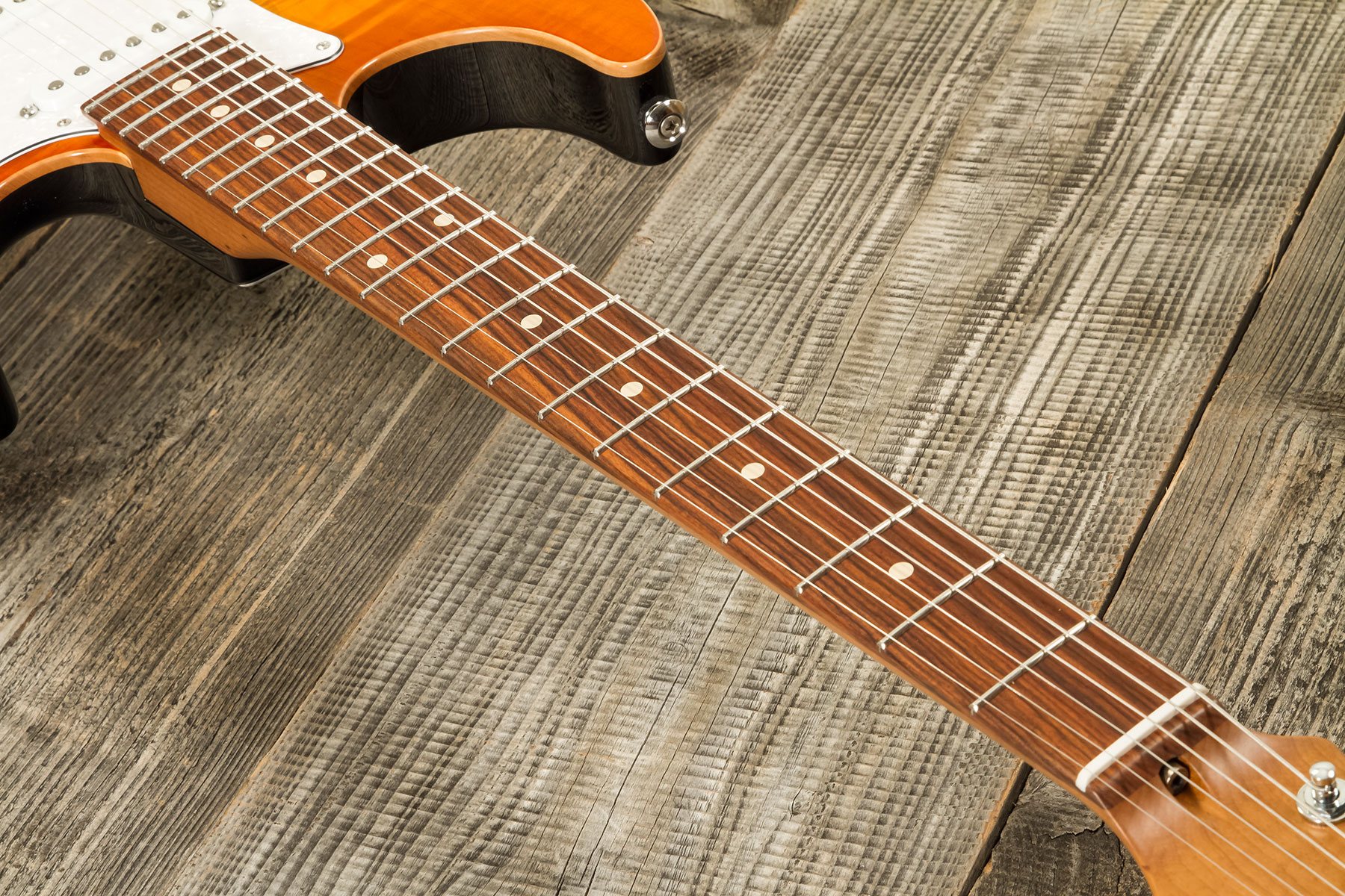 Suhr Standard Plus 01-STP-0052 #75580 - trans honey amber burst Str shape electric guitar